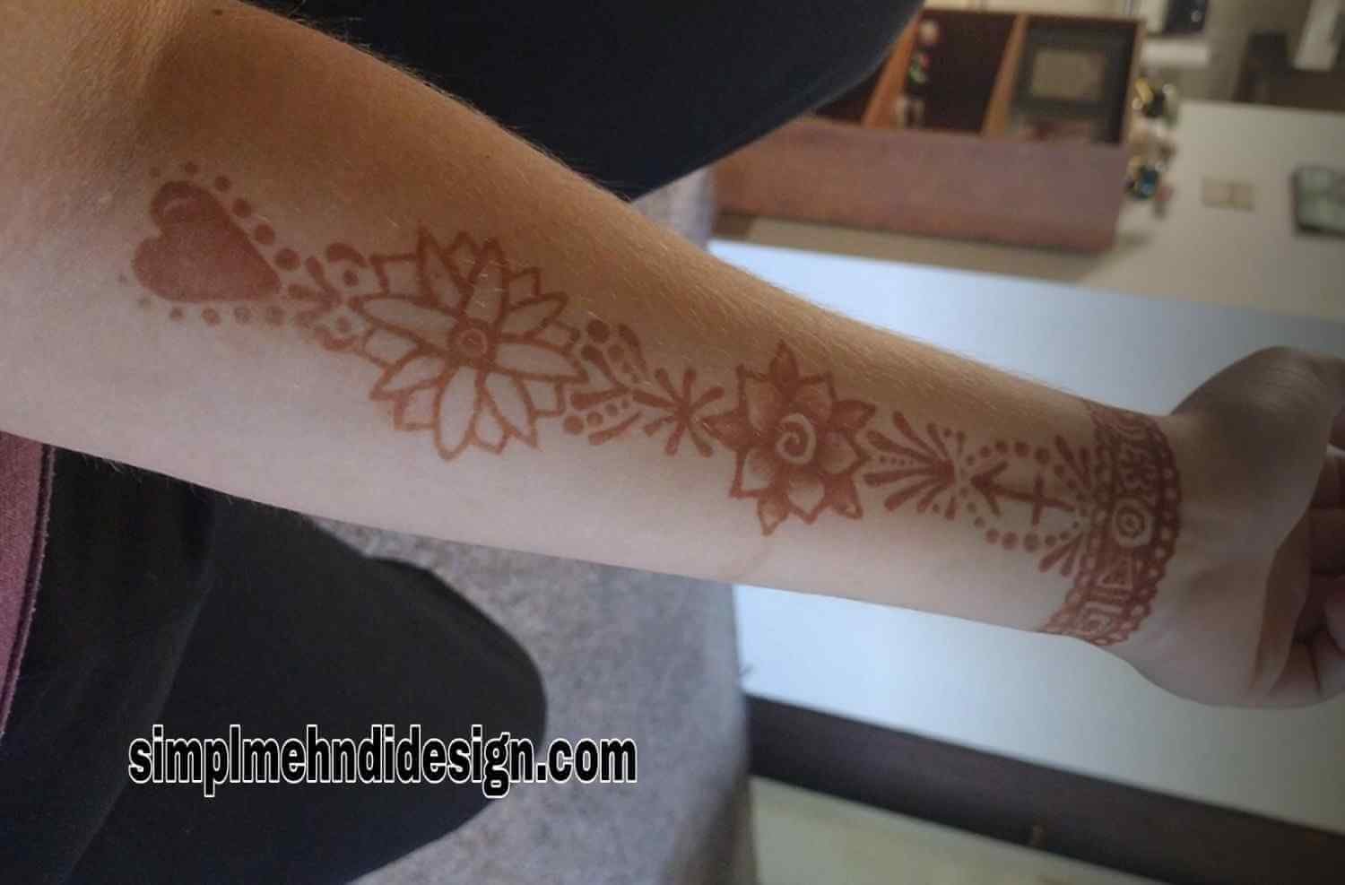Mehandi Ki Design Simple and Stylish 2025