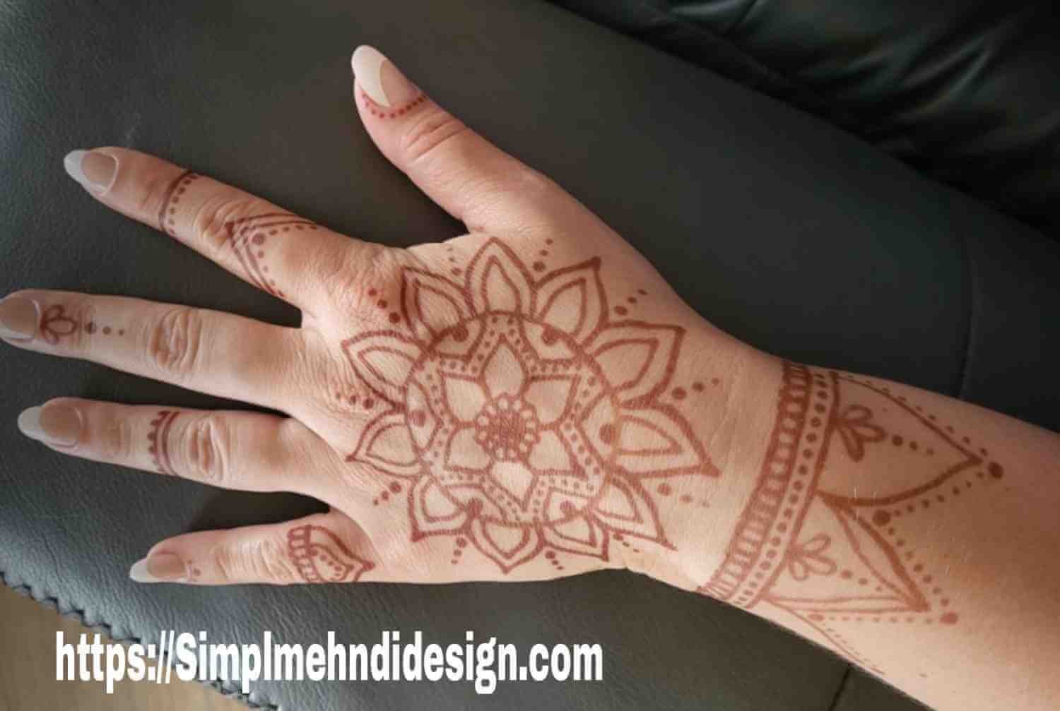 Mehandi Ki Design Simple and Stylish 2025
