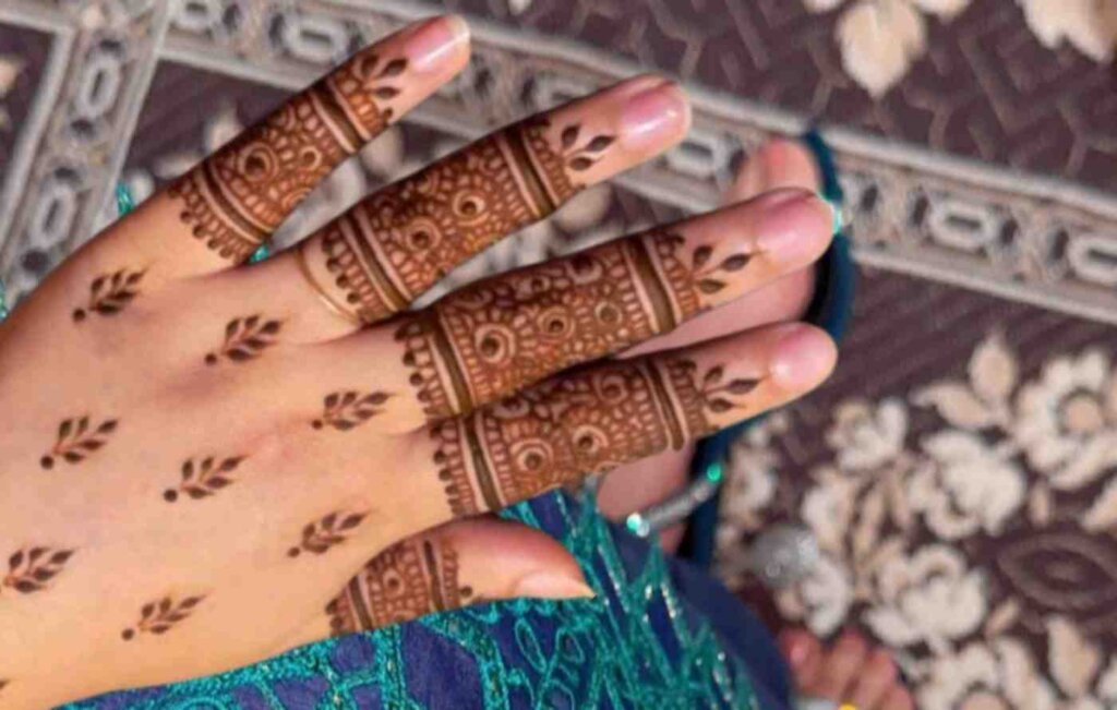 10 Henna Flower Designs for Hands - Famous mehndi 2025